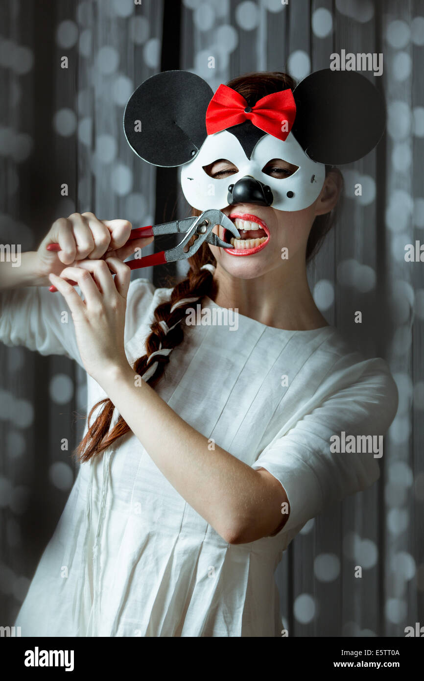 Woman scared mouse hi-res stock photography and images - Alamy