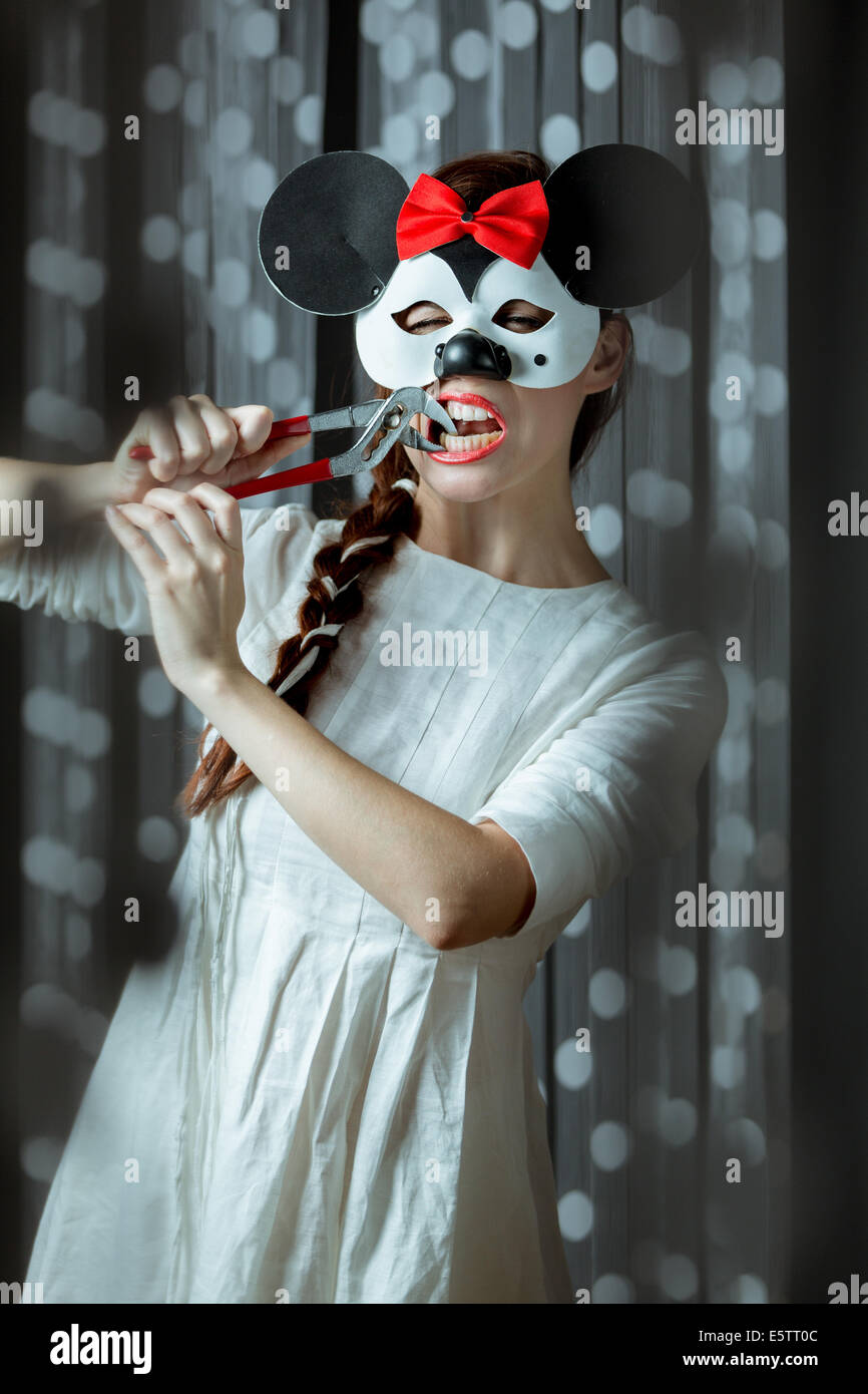 Woman scared mouse hi-res stock photography and images - Alamy