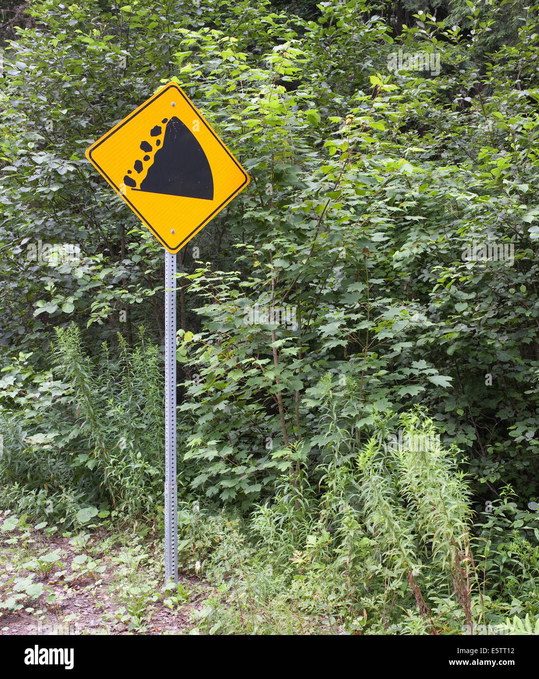Falling rocks road sign road sign hi-res stock photography and images ...