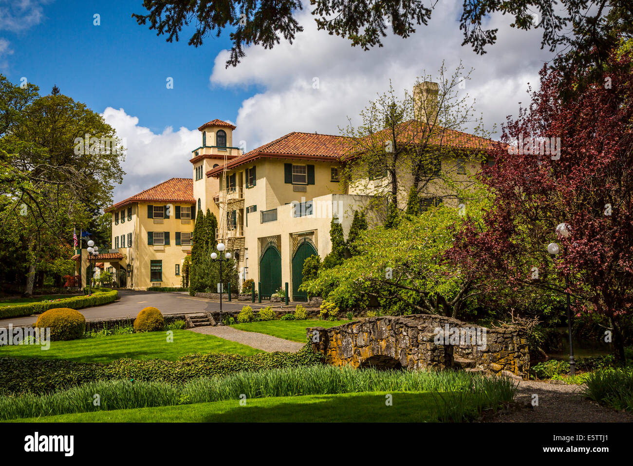 Columbia gorge hotel hi-res stock photography and images - Alamy
