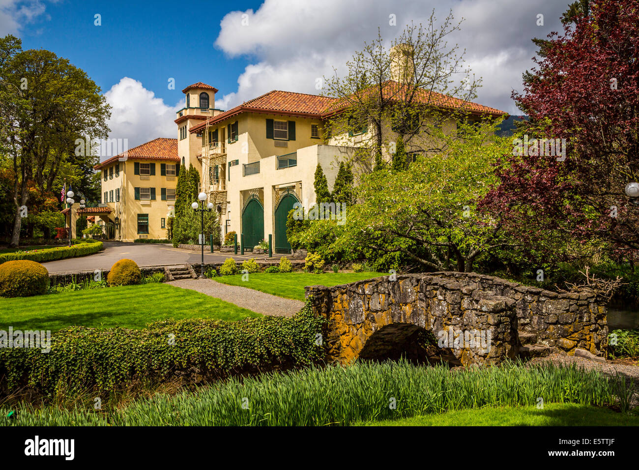 Columbia gorge hotel hi-res stock photography and images - Alamy