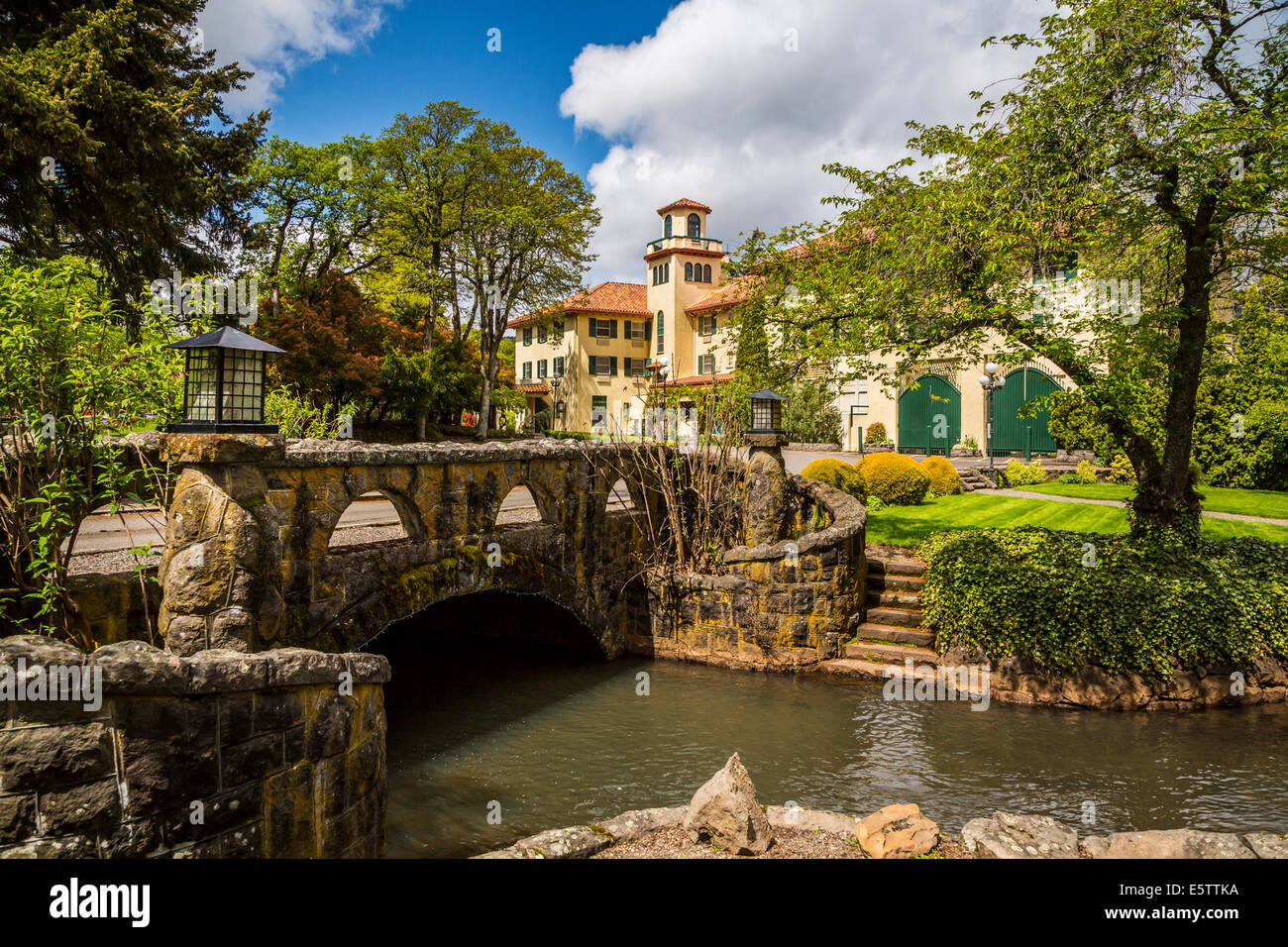 Columbia gorge hotel hi-res stock photography and images - Alamy