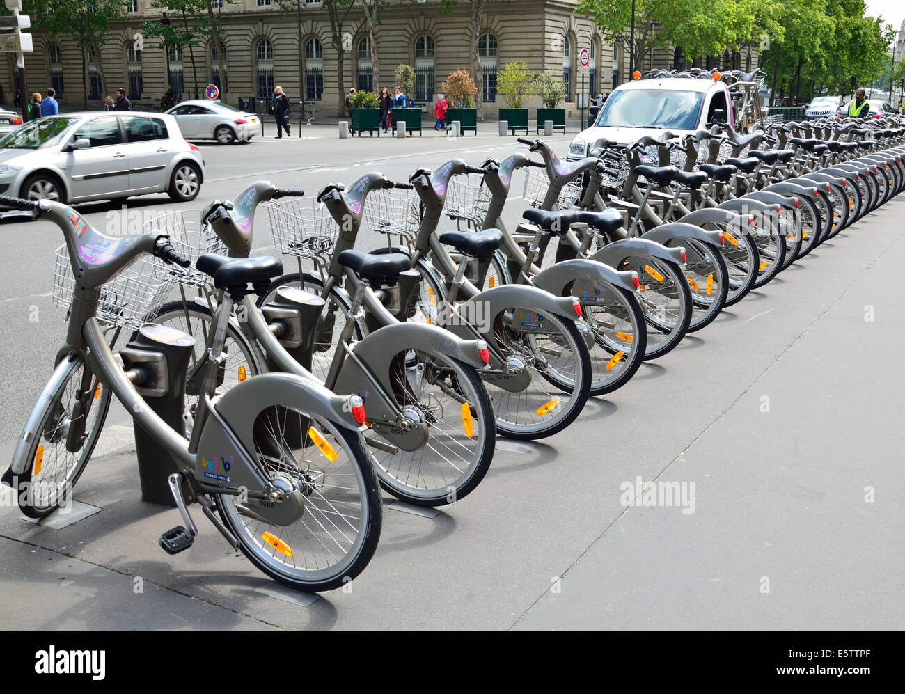 Velib station in Paris Stock Photo - Alamy