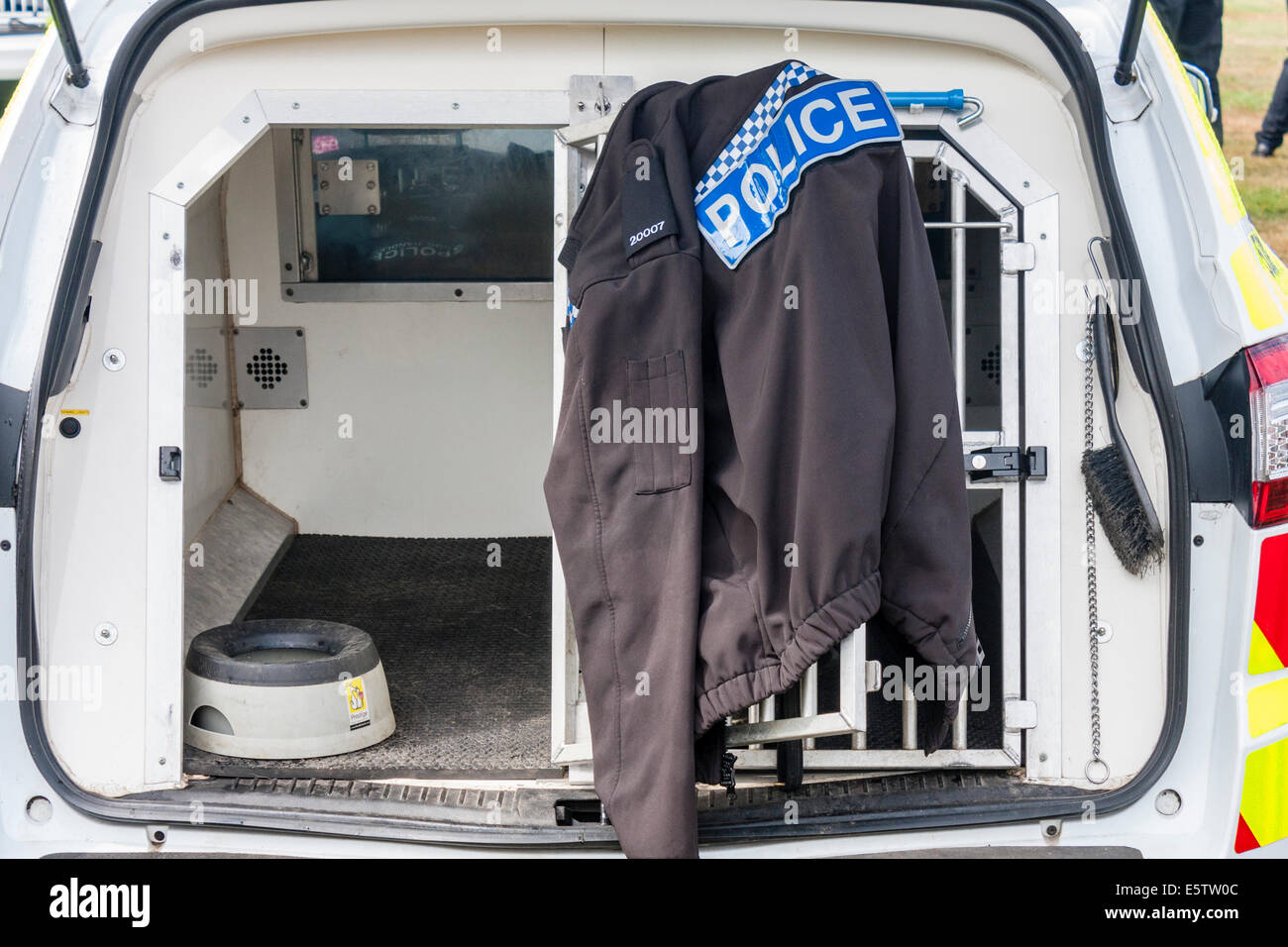 Police dog van hi-res stock photography and images - Alamy