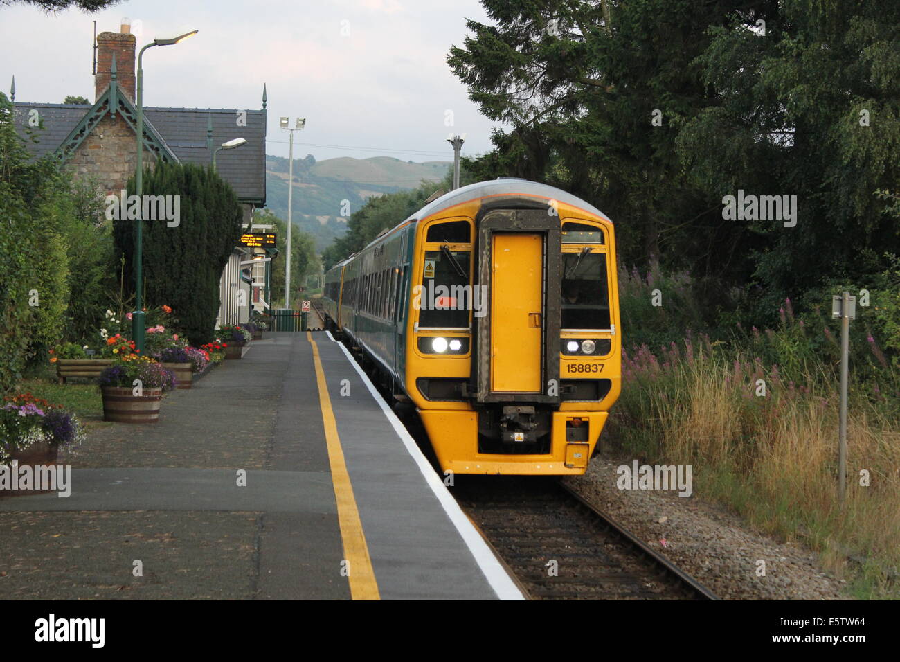 Cambrian coast railway line hi-res stock photography and images - Alamy
