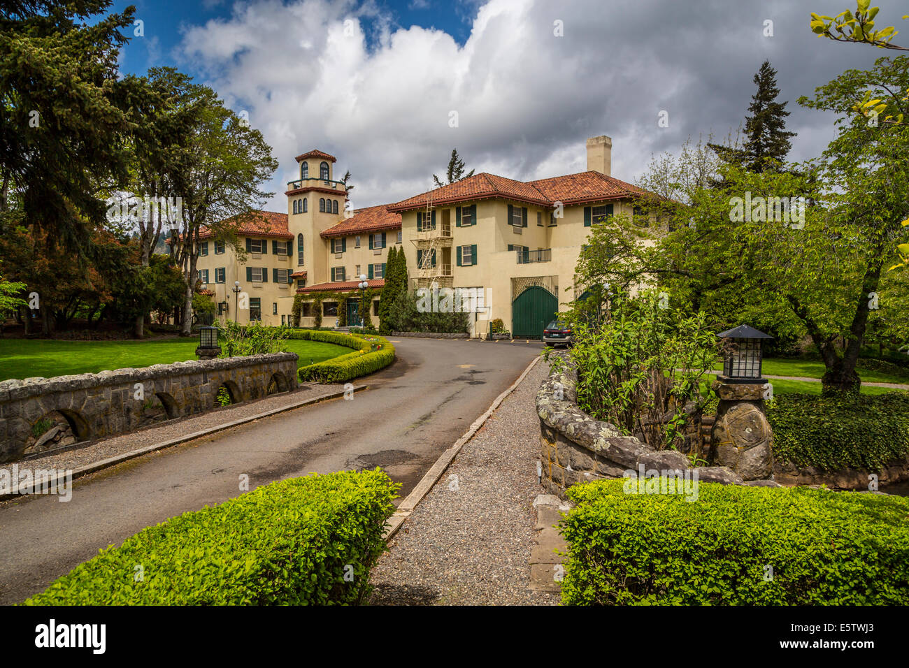 Columbia gorge hotel hi-res stock photography and images - Alamy