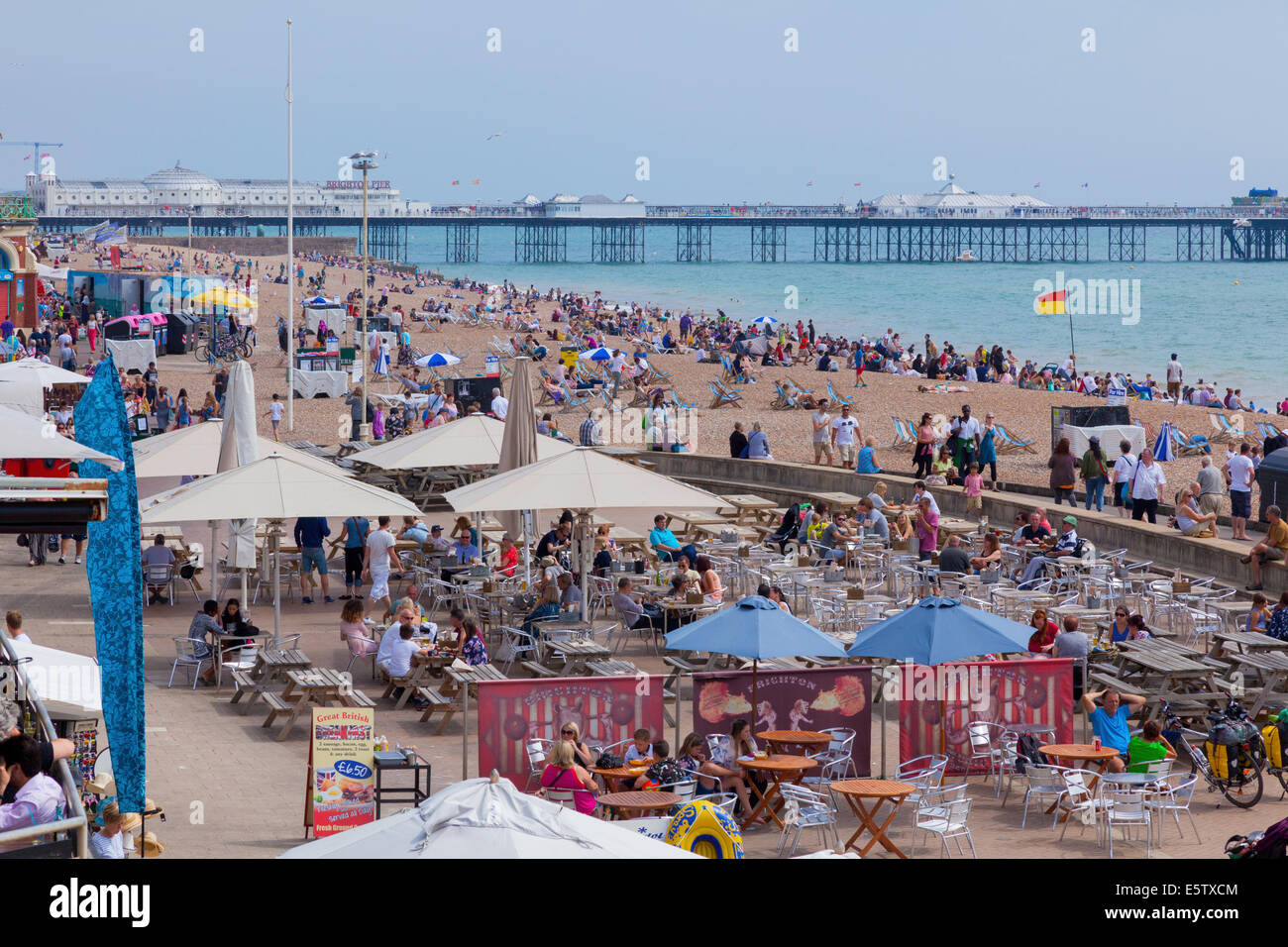 Crowded beach brighton east sussex hi-res stock photography and images ...