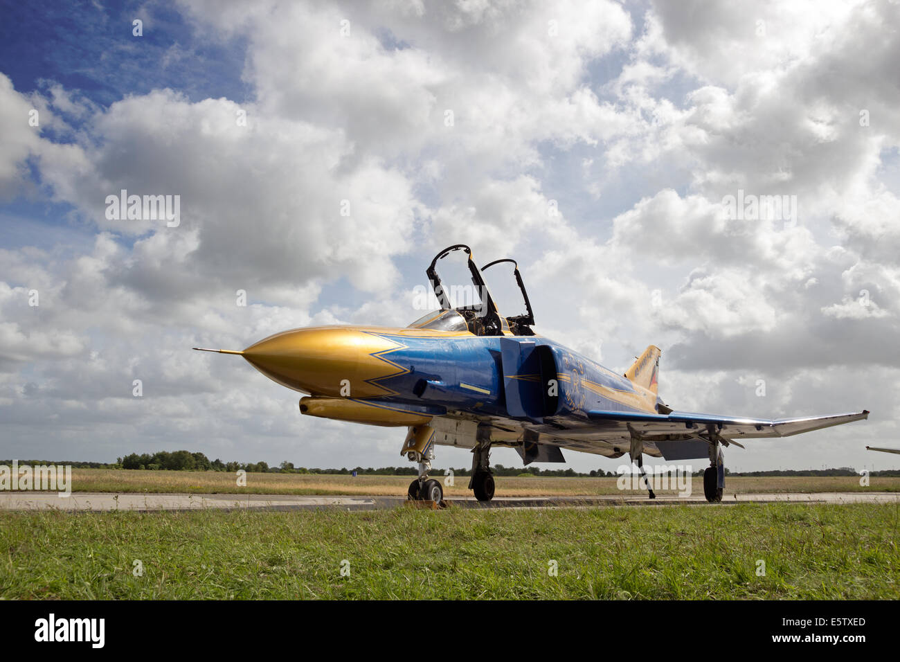 F 4 phantom hi-res stock photography and images - Alamy