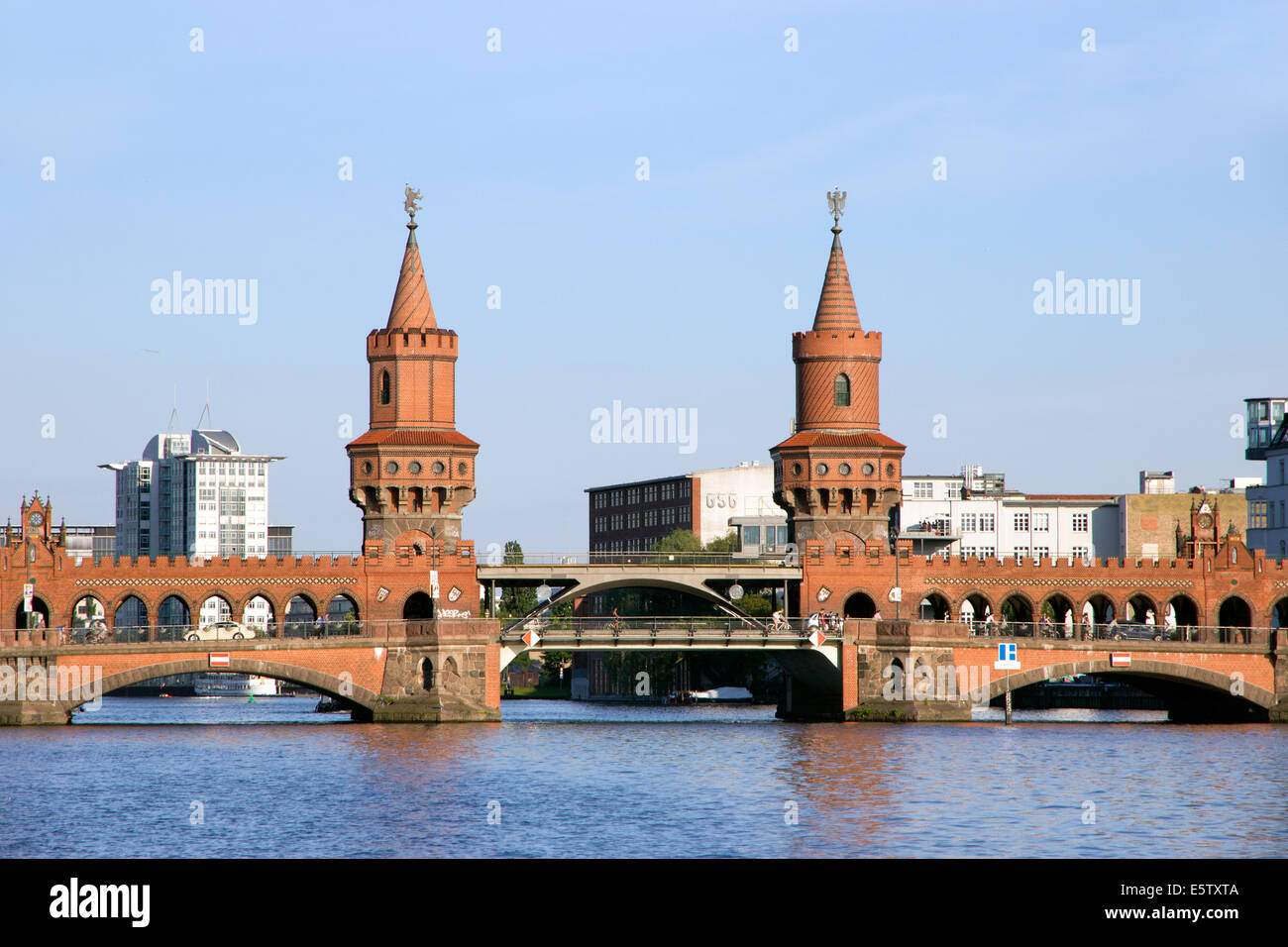 Cityscape oberbaum bridge hi-res stock photography and images - Alamy
