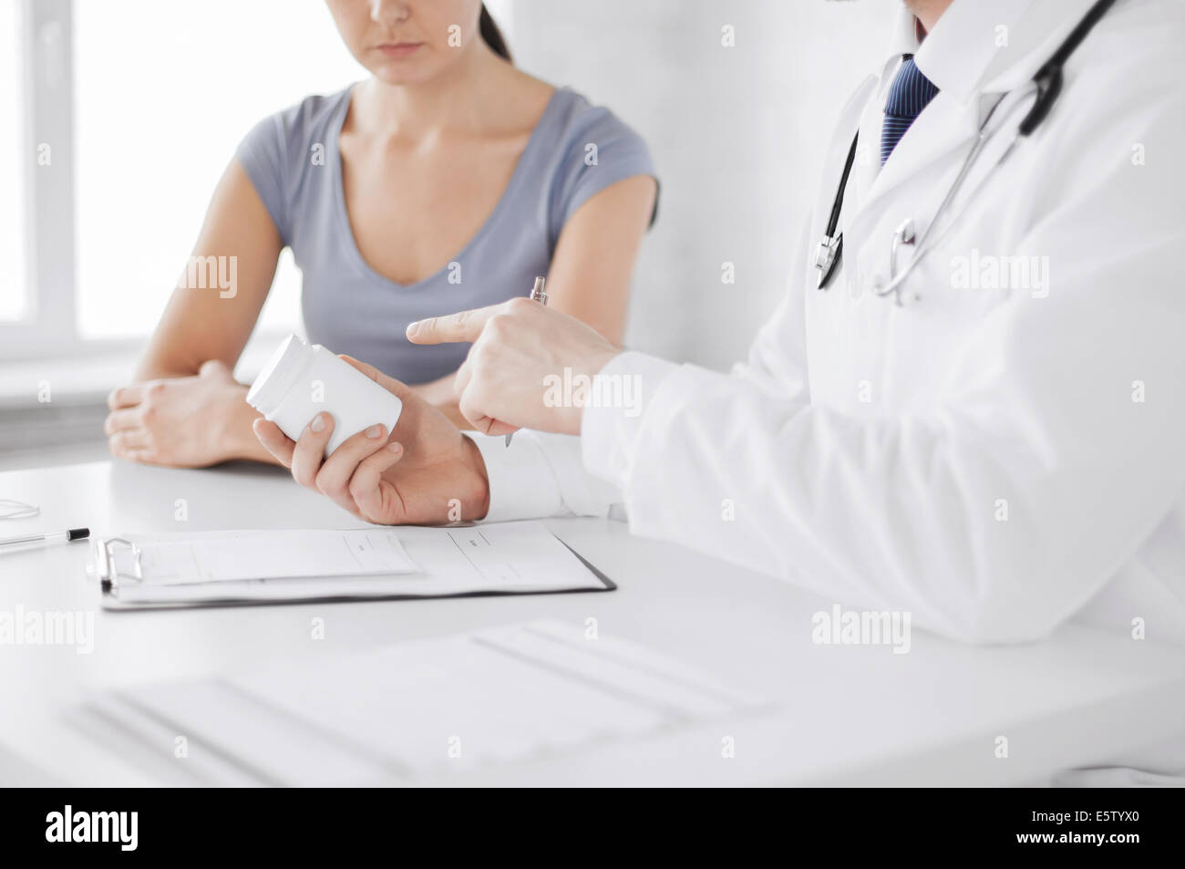 patient and doctor prescribing medication Stock Photo - Alamy