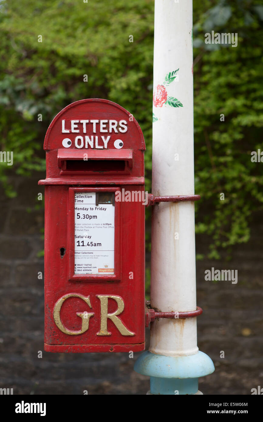 Post box attached to Frome landmark 'Valentines Lamp' a working gaslamp ...