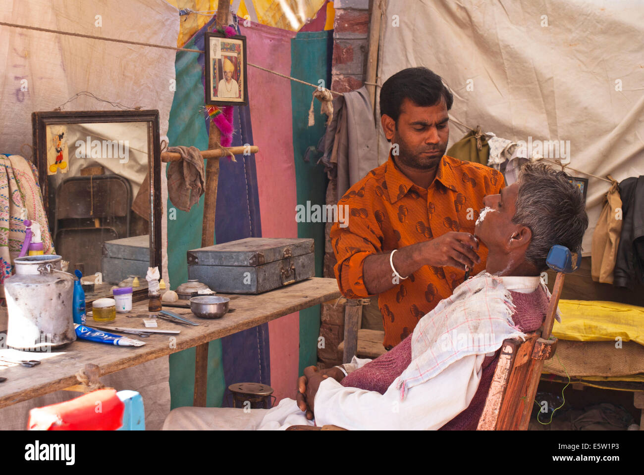 Barber shop in india hi-res stock photography and images - Alamy