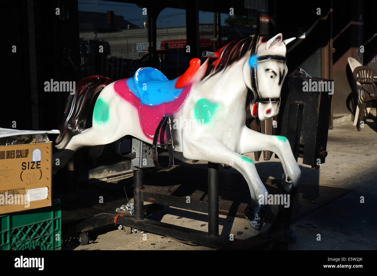 White toy horse hi-res stock photography and images - Alamy