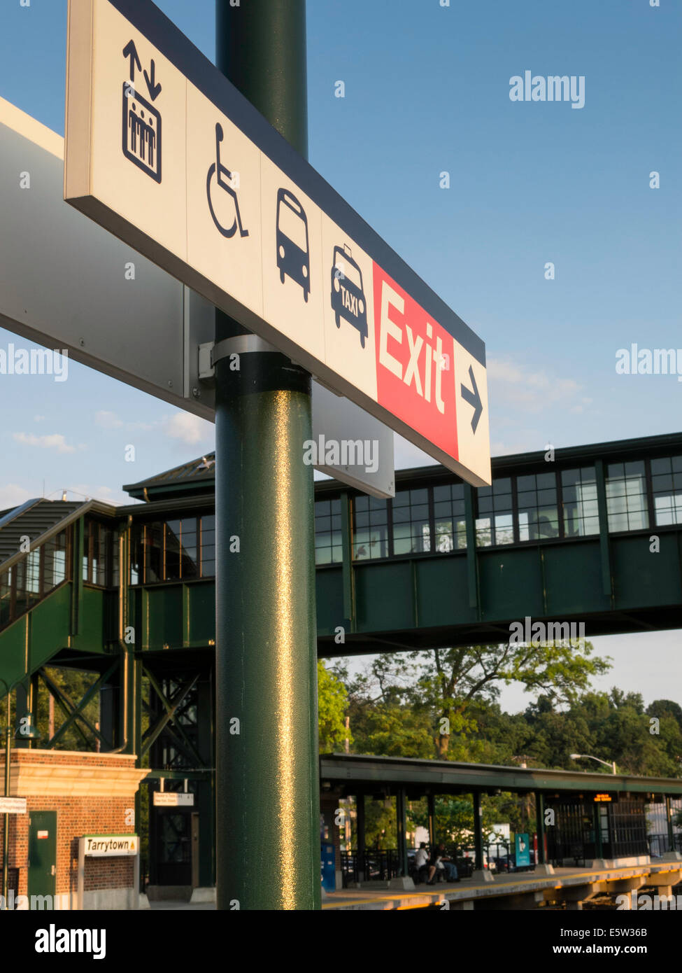 Amtrak rail station sign hi-res stock photography and images - Alamy
