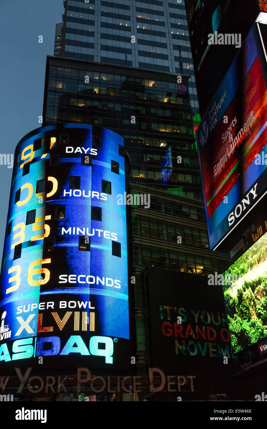 Informative billboard ads hi-res stock photography and images - Alamy