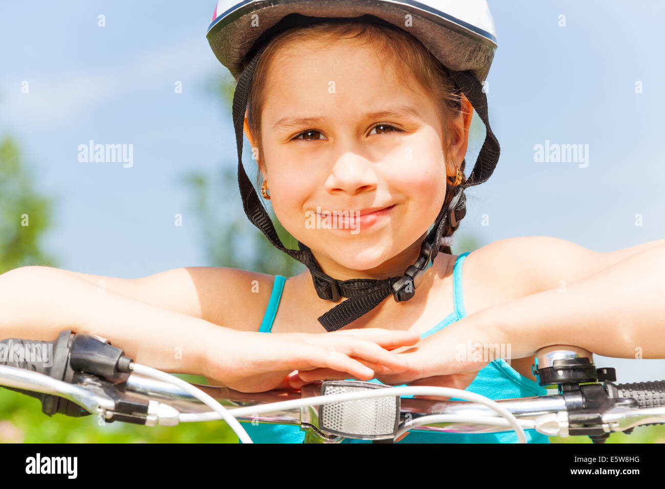 Cute little girl rest on a bicycle Stock Photo - Alamy