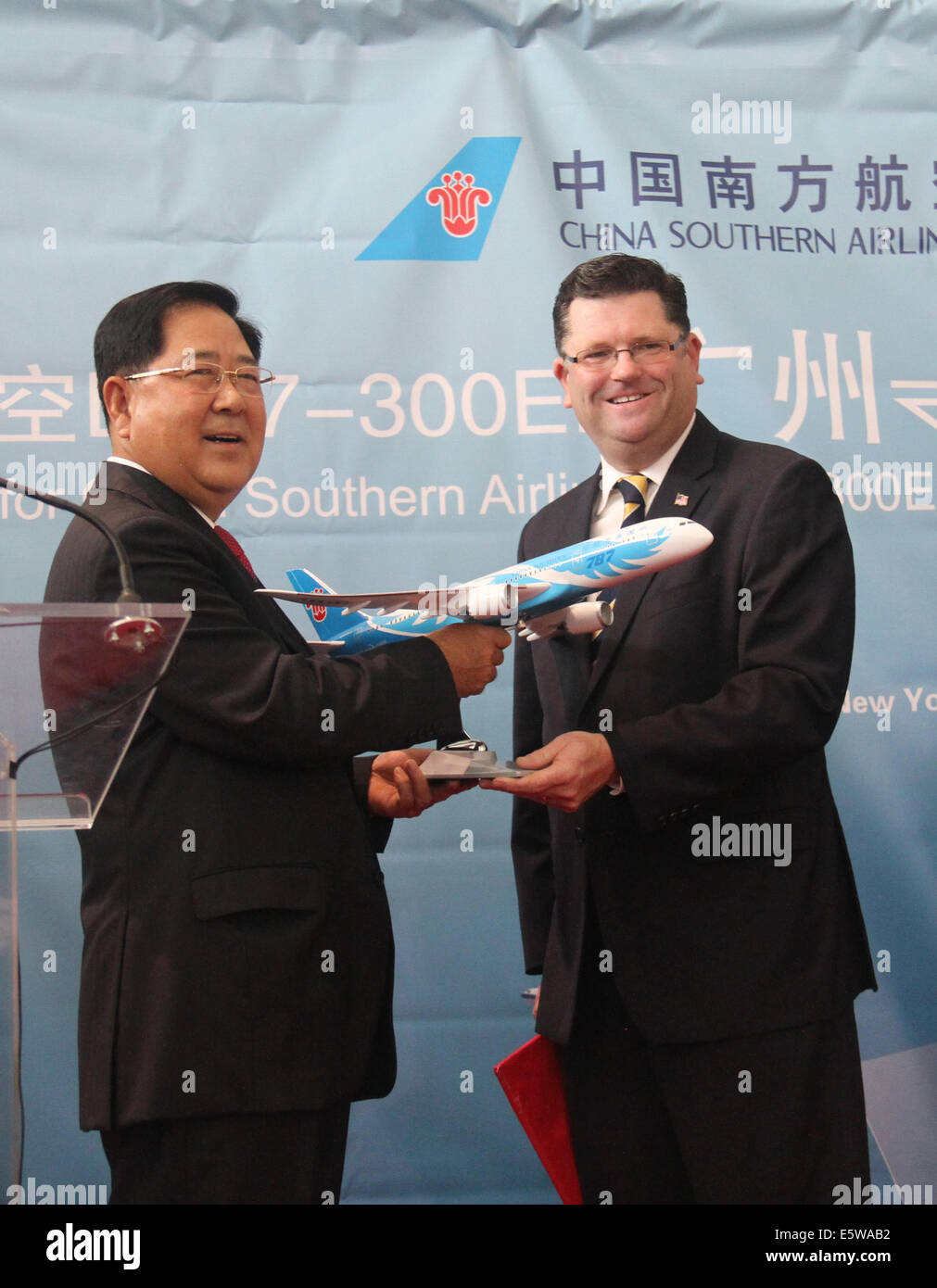 New York, USA. 6th Aug, 2014. Si Xianmin (L), president of the China ...