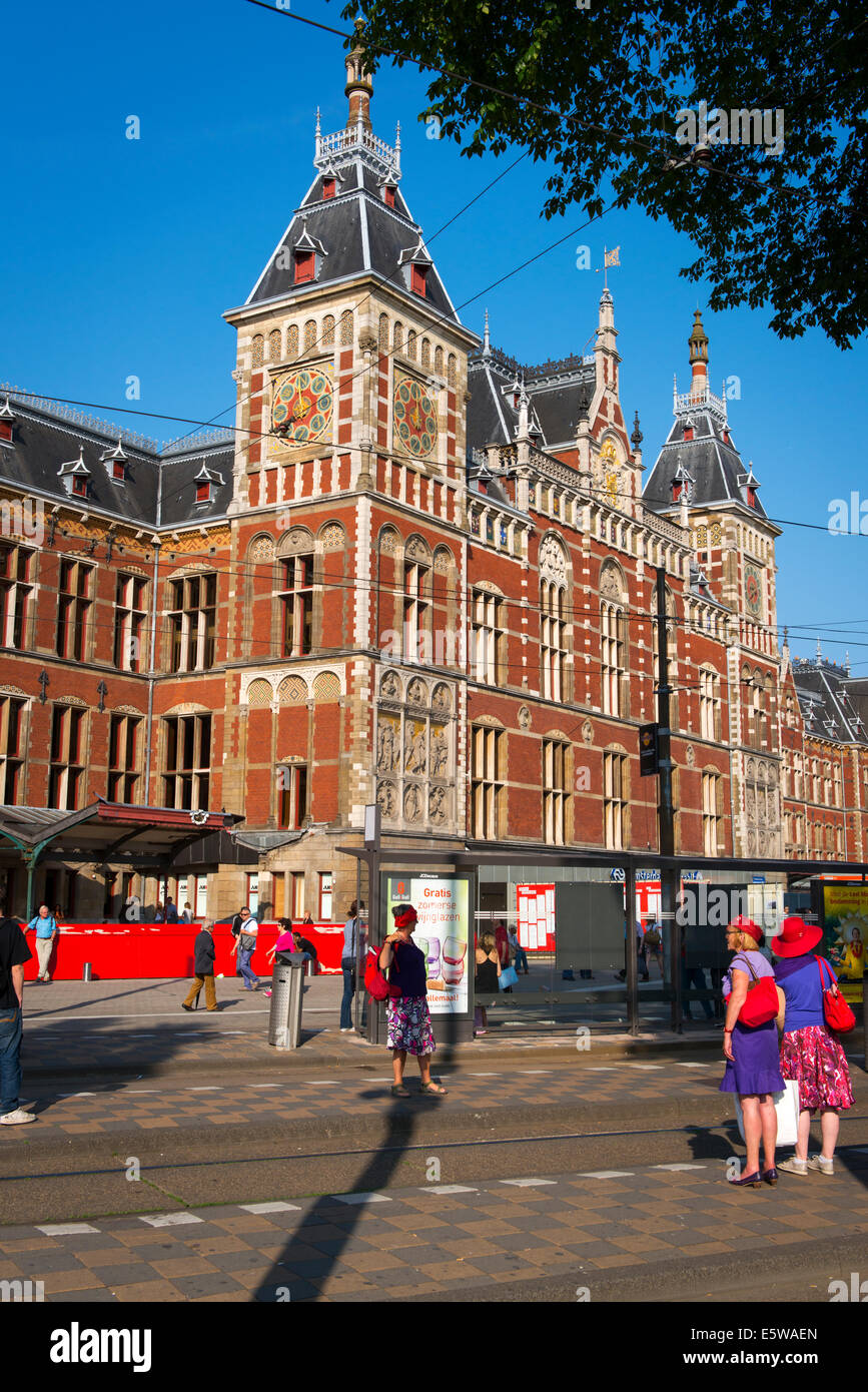 Amsterdam central station centraal hi-res stock photography and images ...