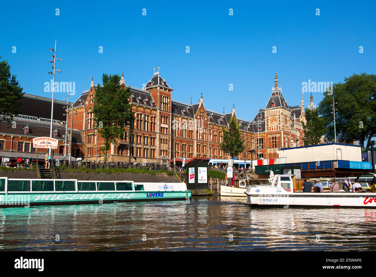 Amsterdam central station centraal hi-res stock photography and images ...