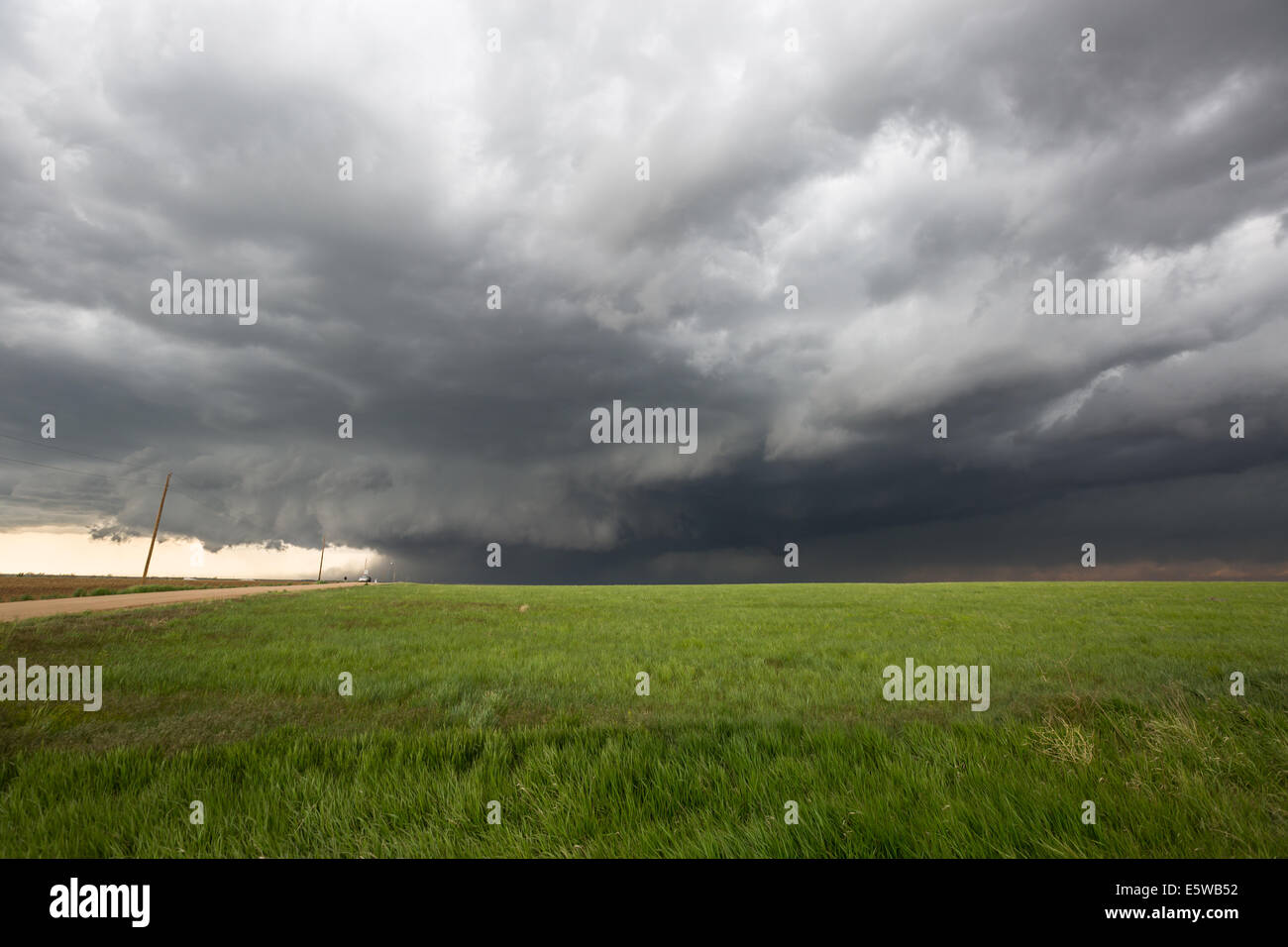 Supercell tornado hi-res stock photography and images - Alamy