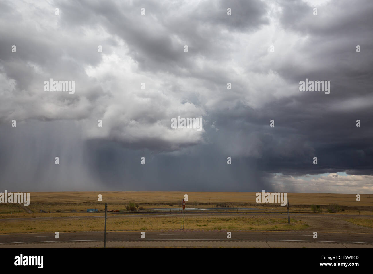 A severe thunderstorm organizes over rural Northeastern New Mexico with ...