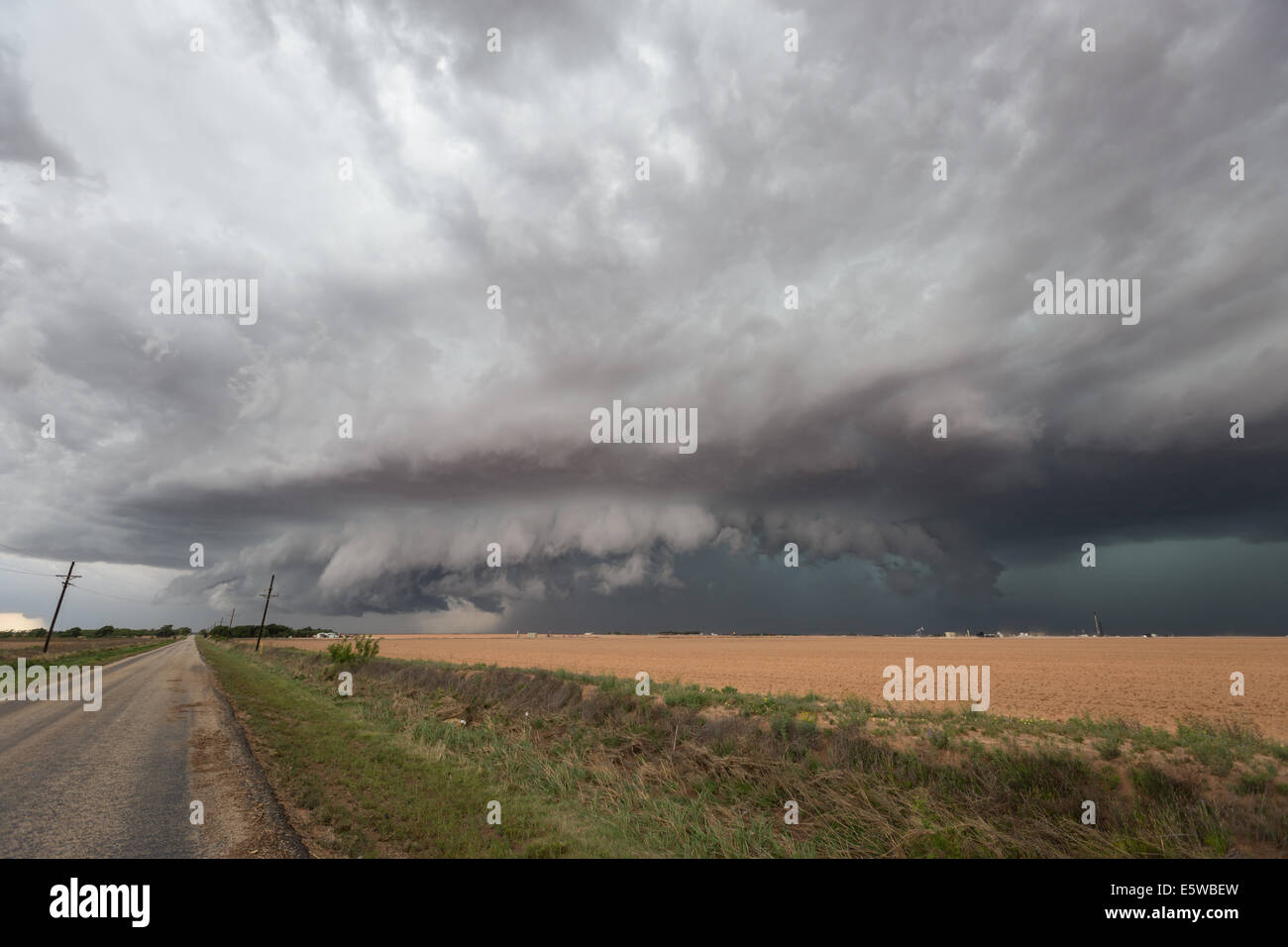 Supercell Thunderstorm Tornado