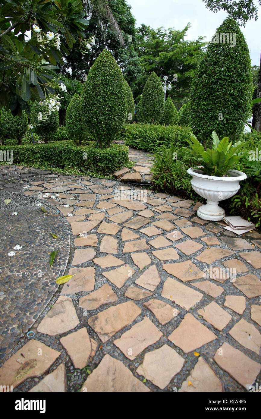 Walkway stone hi-res stock photography and images - Alamy