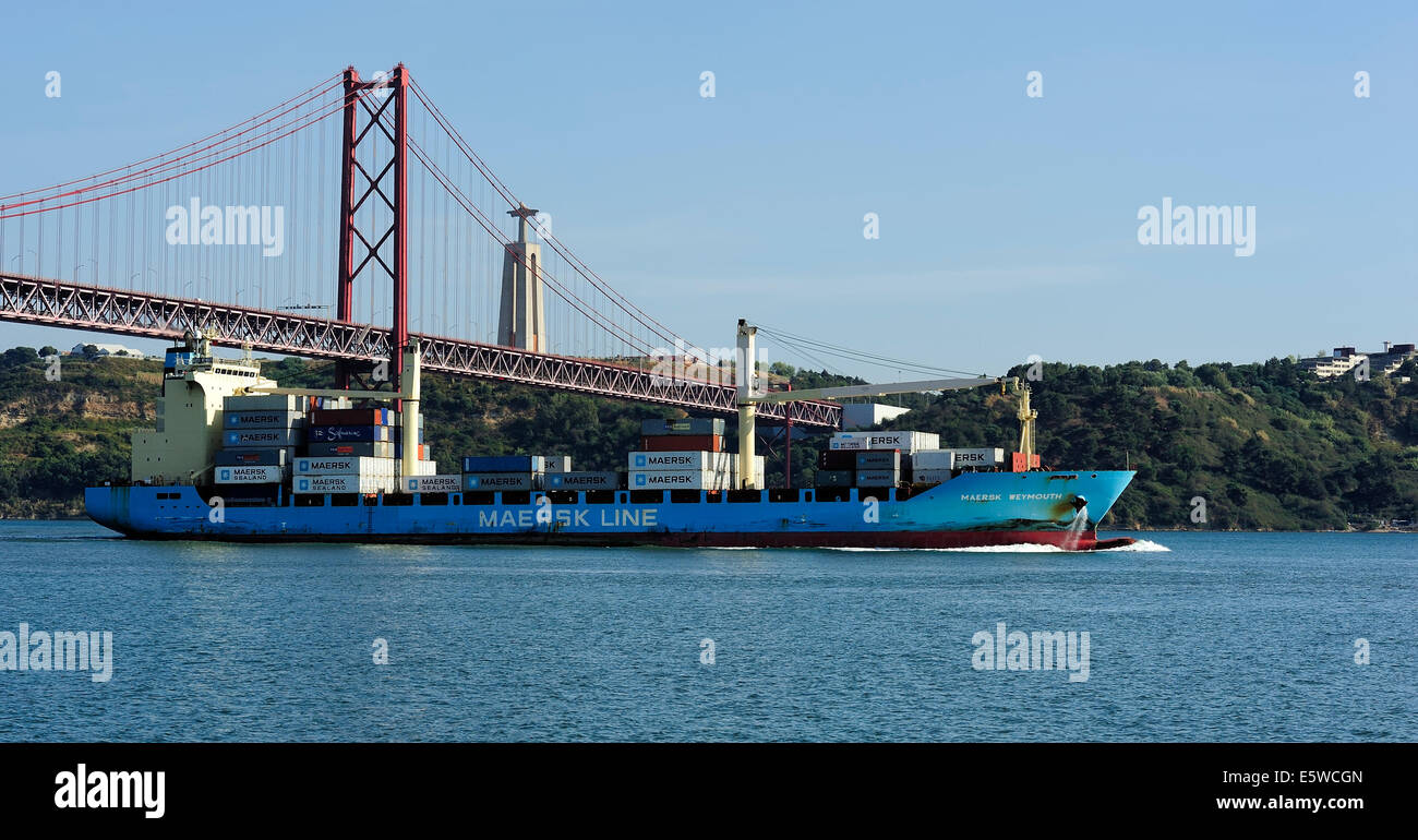 Ship under bridge river hi-res stock photography and images - Alamy