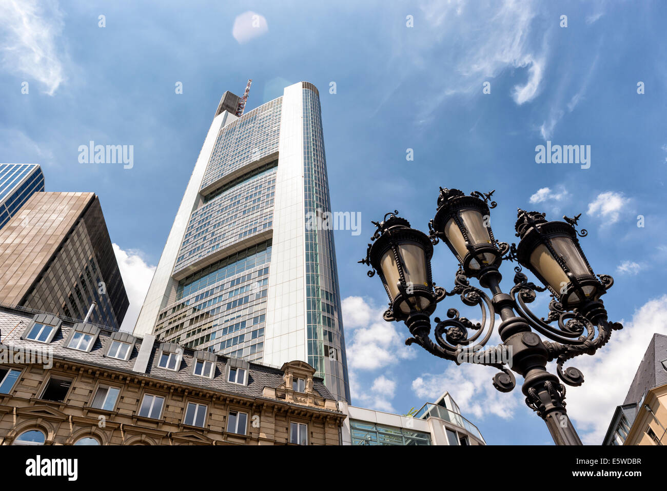 Commerzbank frankfurt skyscraper hi-res stock photography and images ...