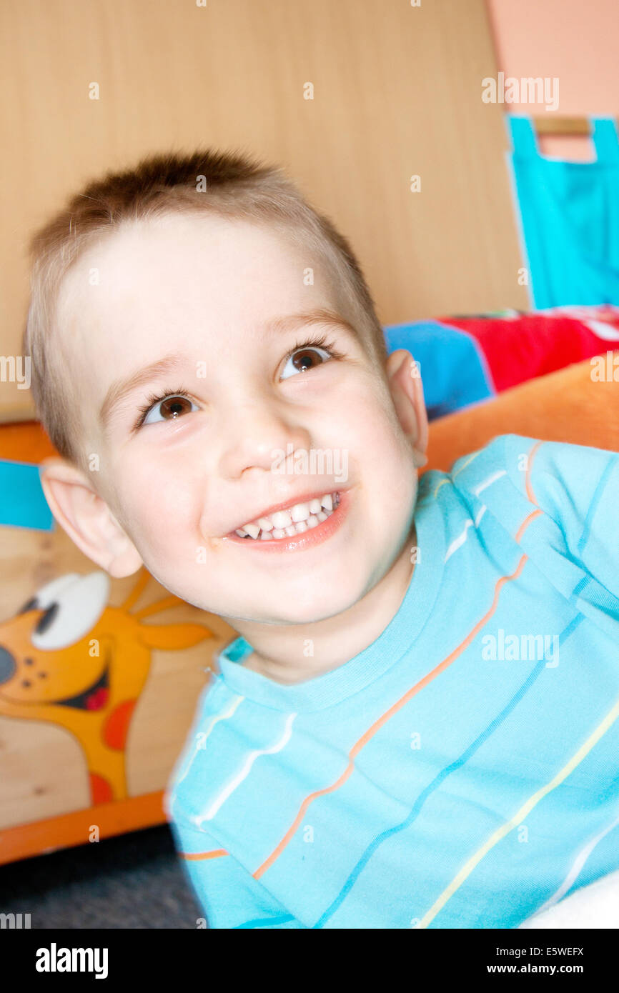 Happy face boy hi-res stock photography and images - Alamy
