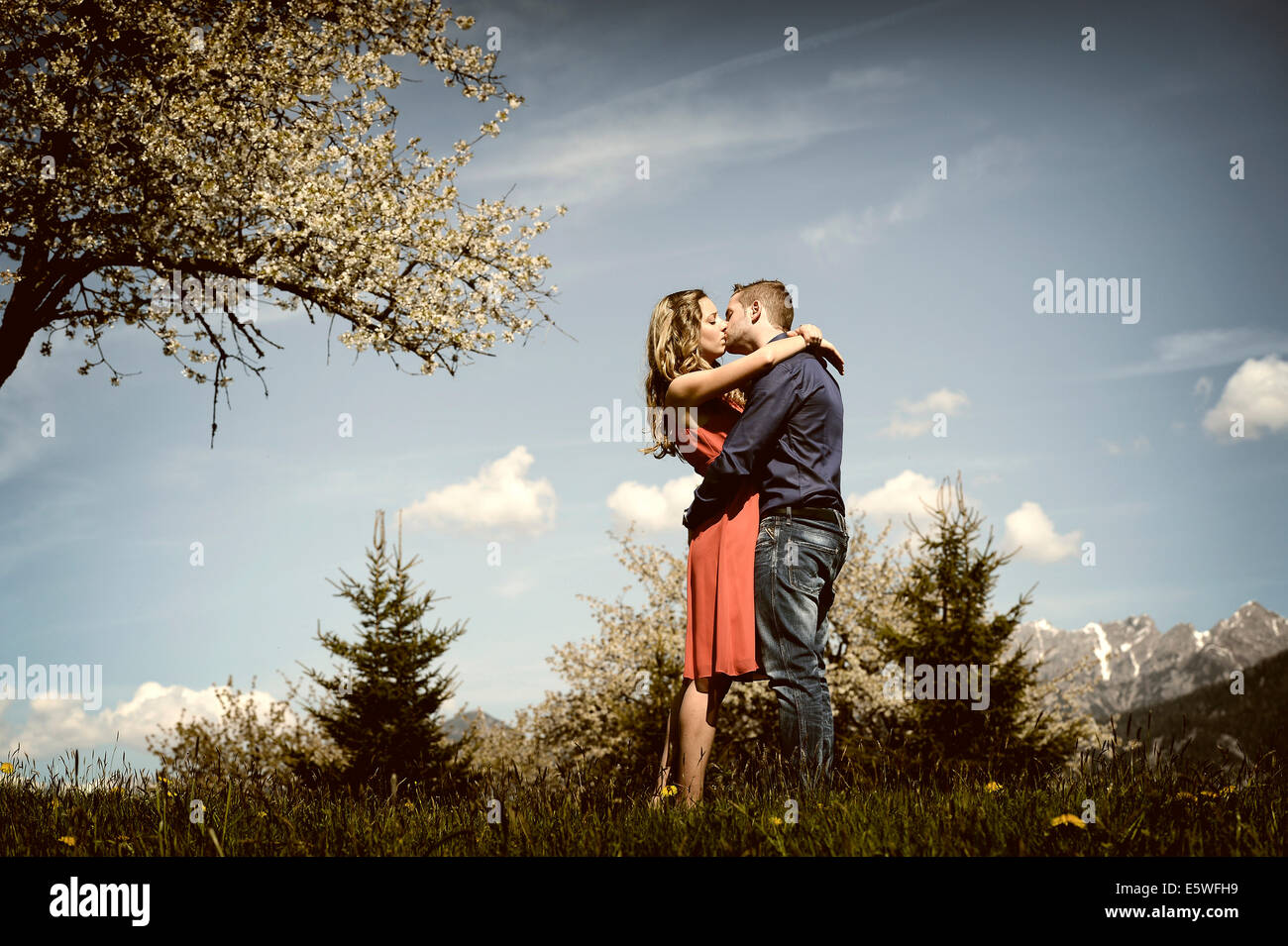 Lovers kissing hi-res stock photography and images - Alamy