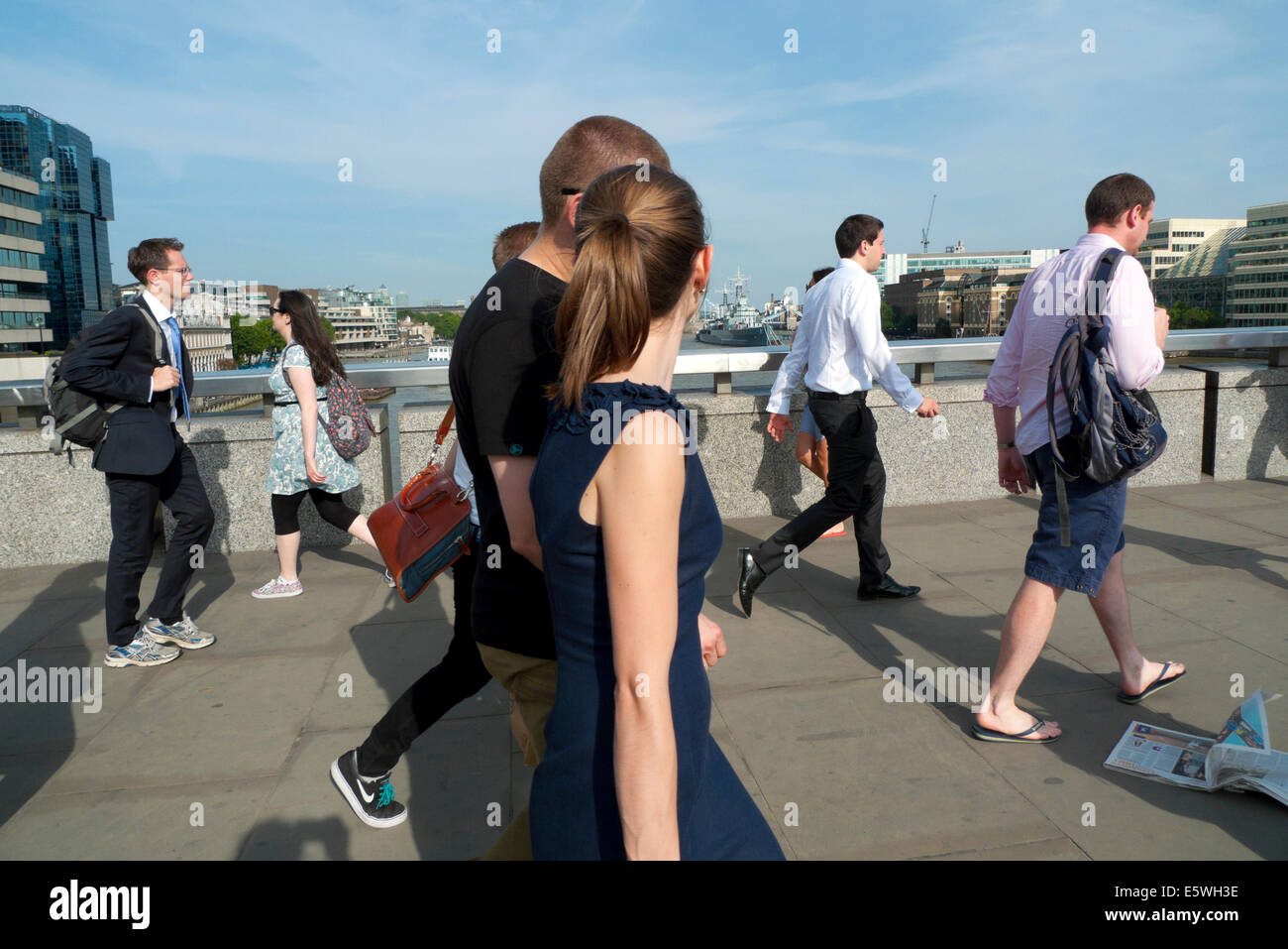 City of London office workers commuters walking home across London ...