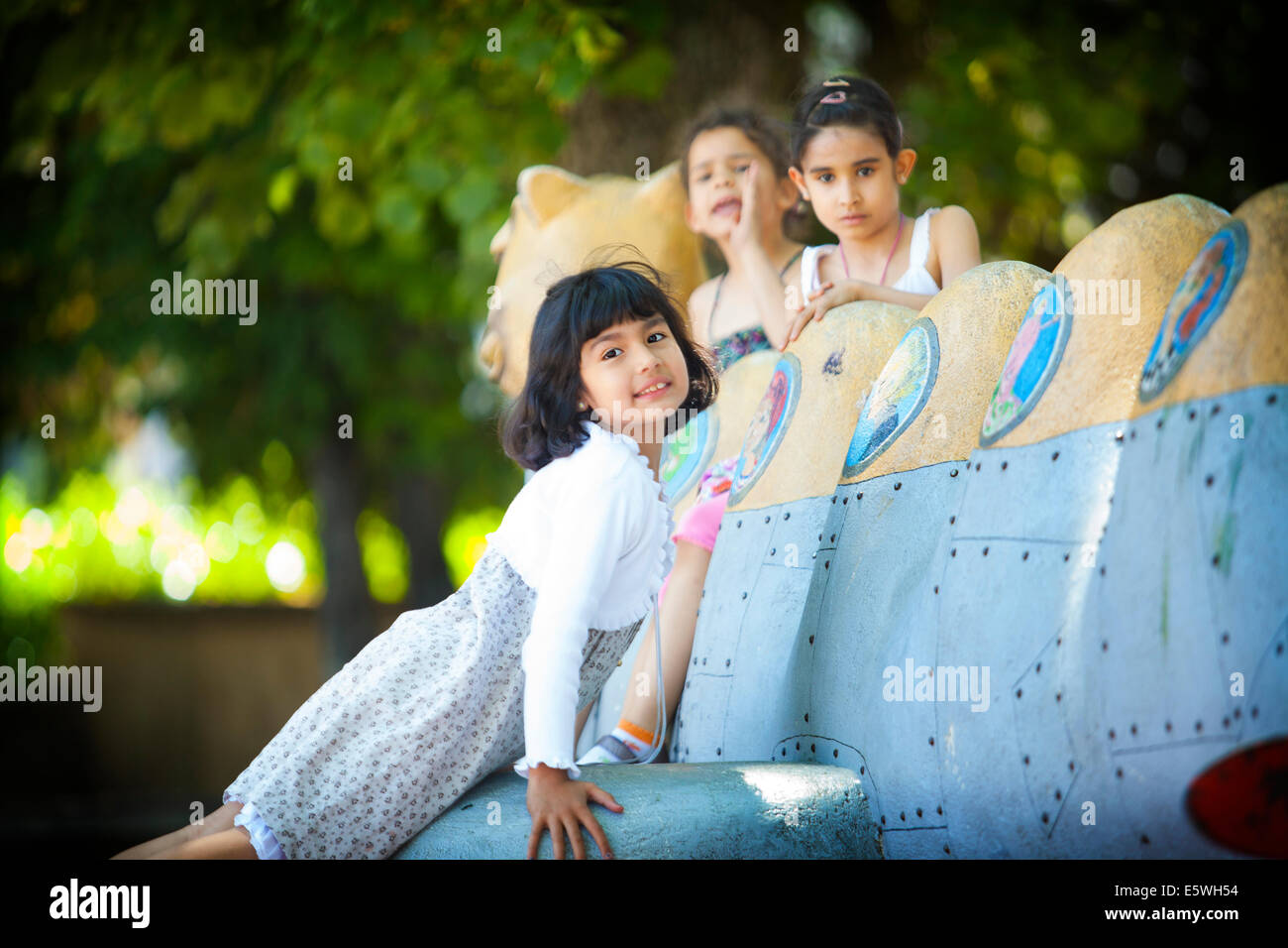 Group children playing primary school hi-res stock photography and ...