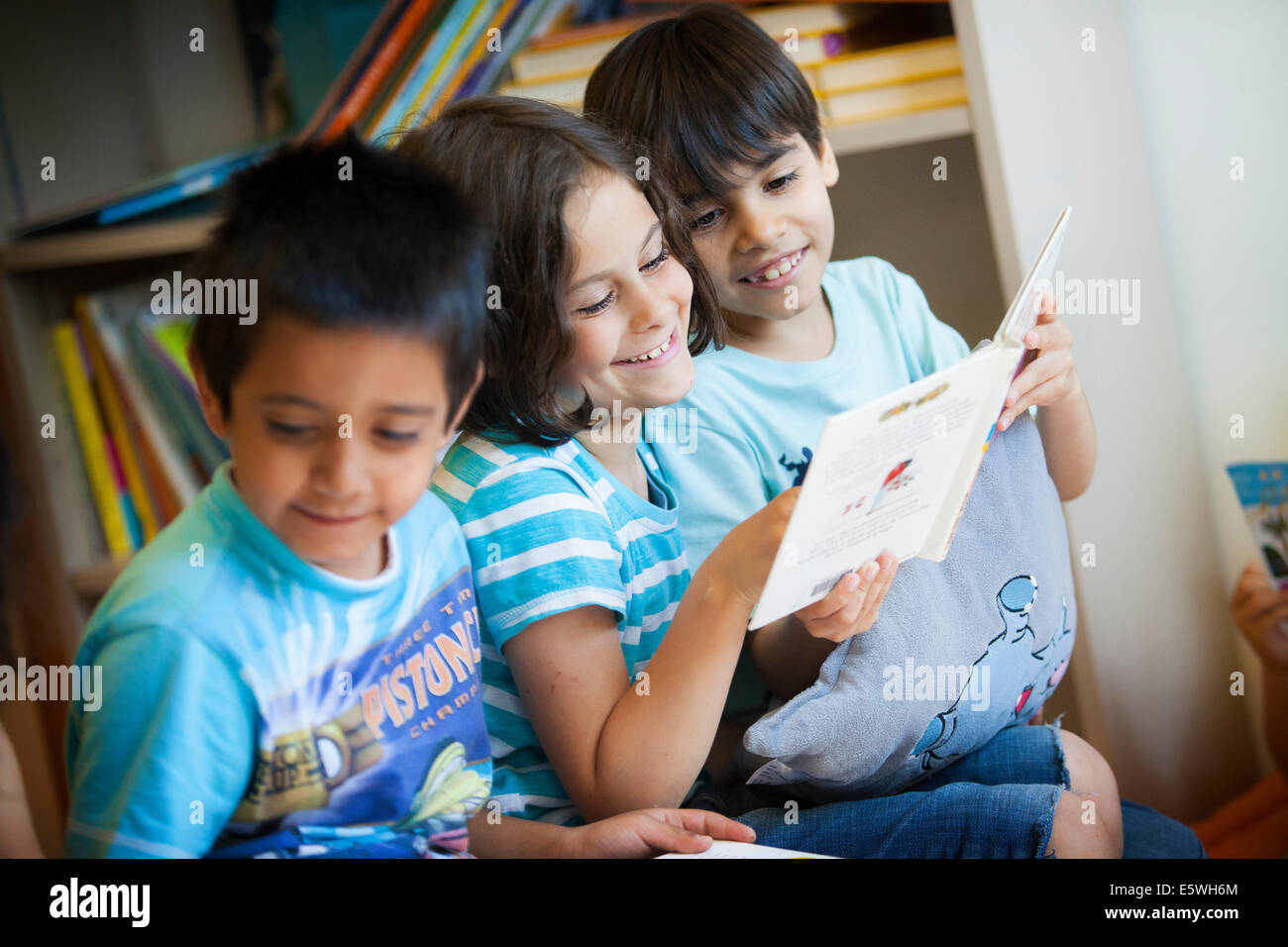 6 year old girl at school reading hi-res stock photography and images ...