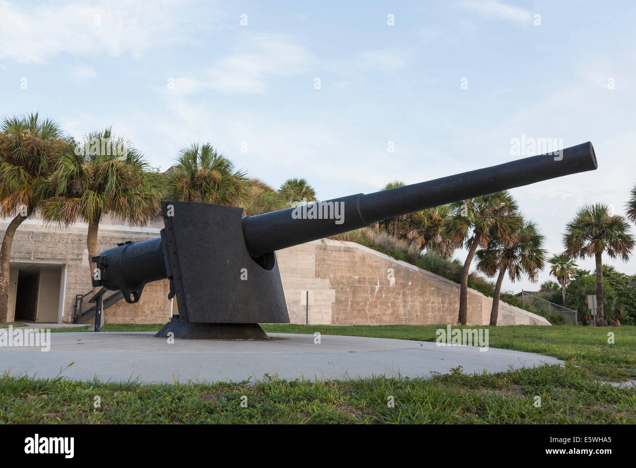 Large gun at Fort de Soto museum, Florida, USA Stock Photo - Alamy