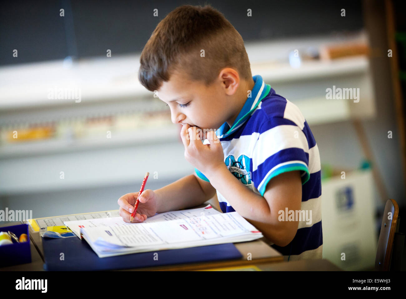 Primary school class writing hi-res stock photography and images - Alamy