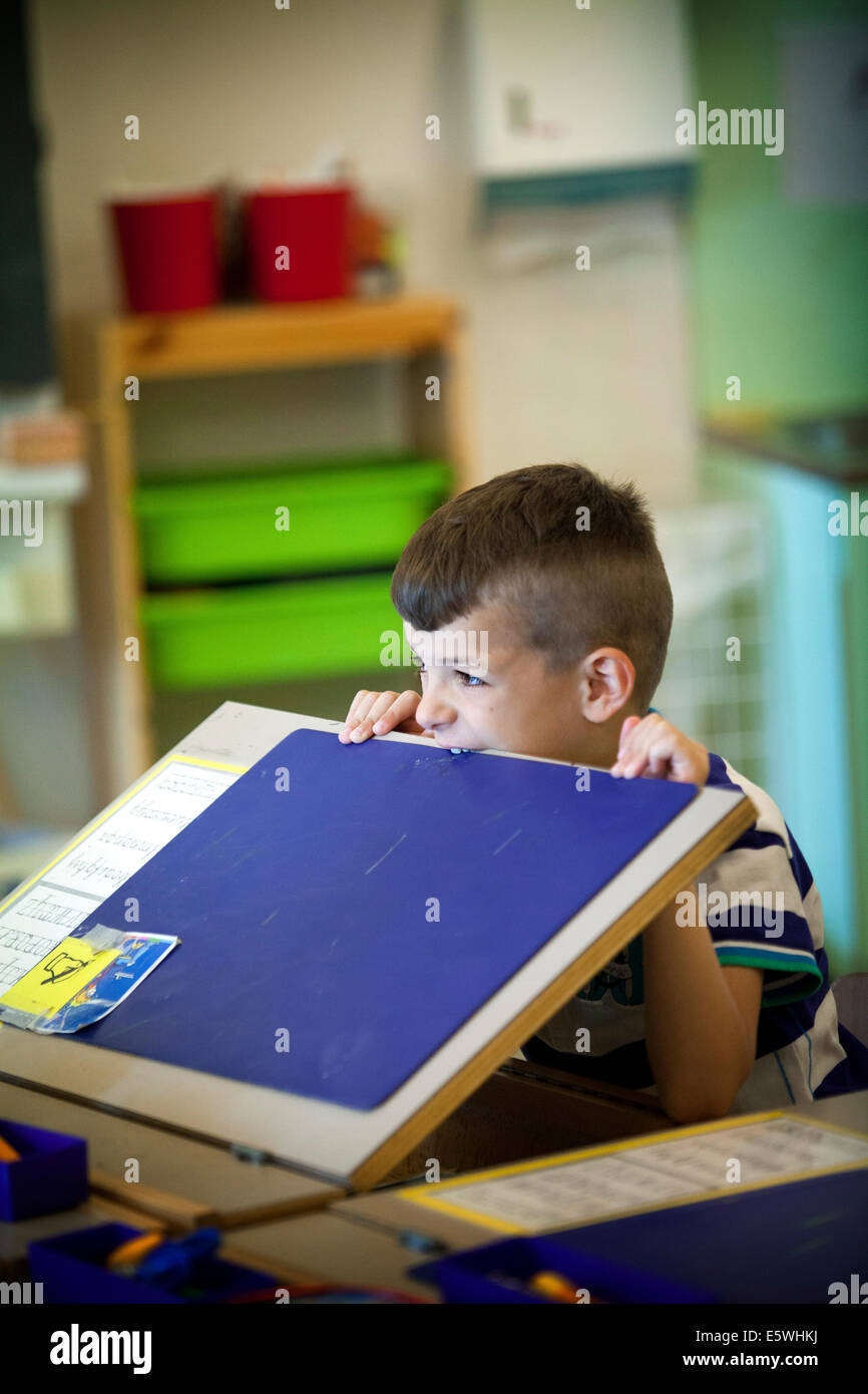 Primary school children table hi-res stock photography and images - Alamy