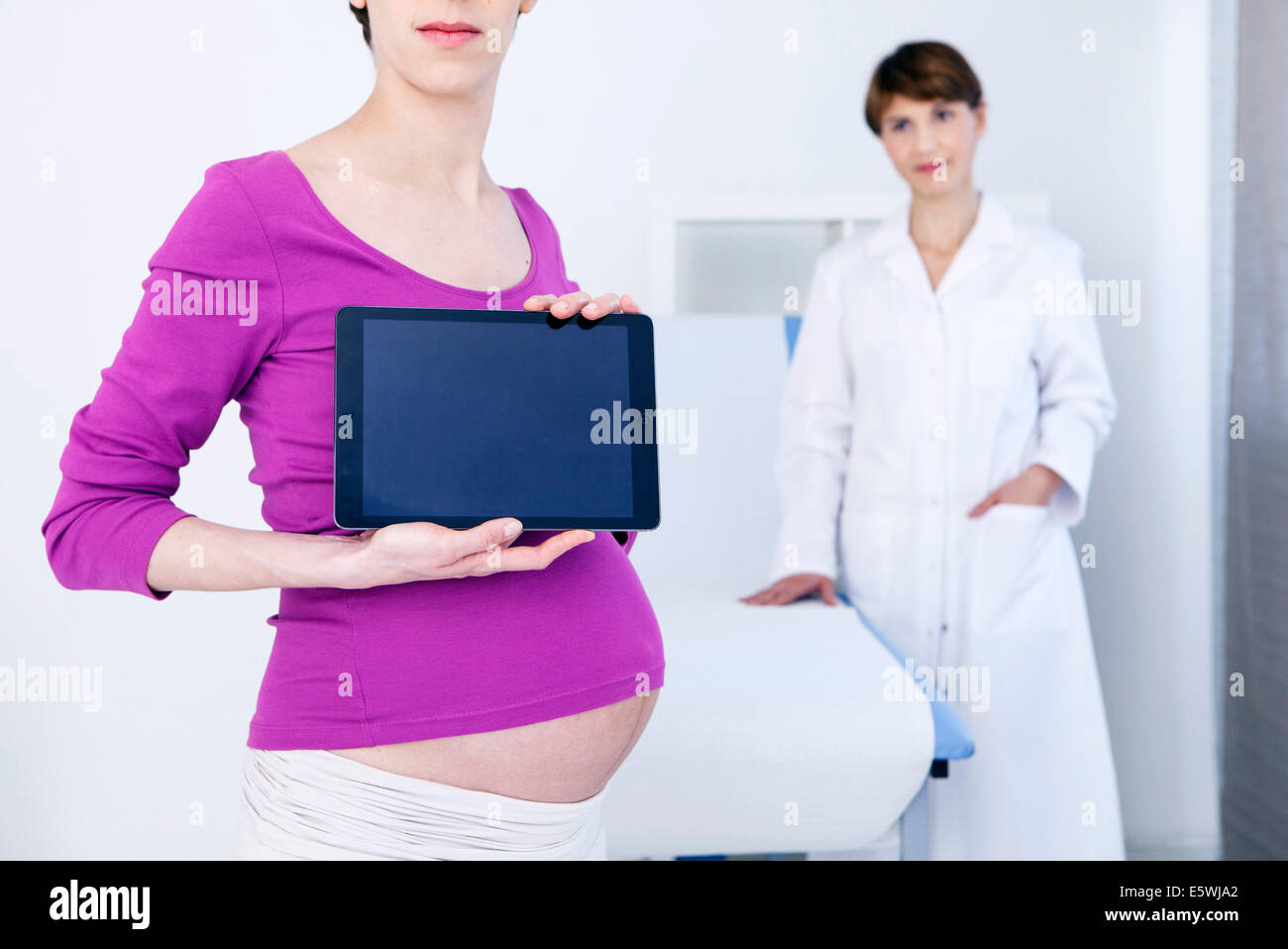 Pregnant woman with tablet Stock Photo - Alamy