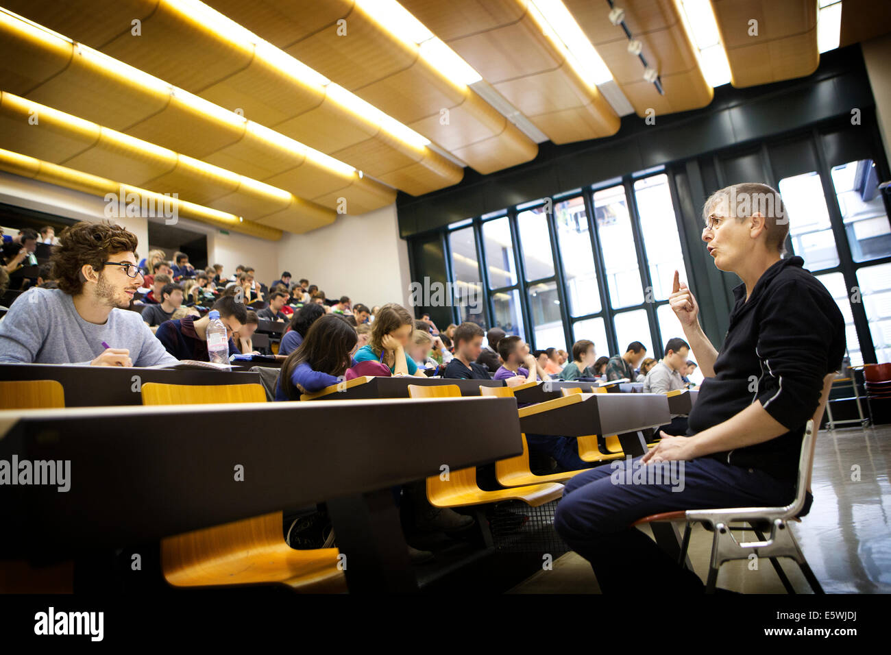 University lecture hall hi-res stock photography and images - Alamy