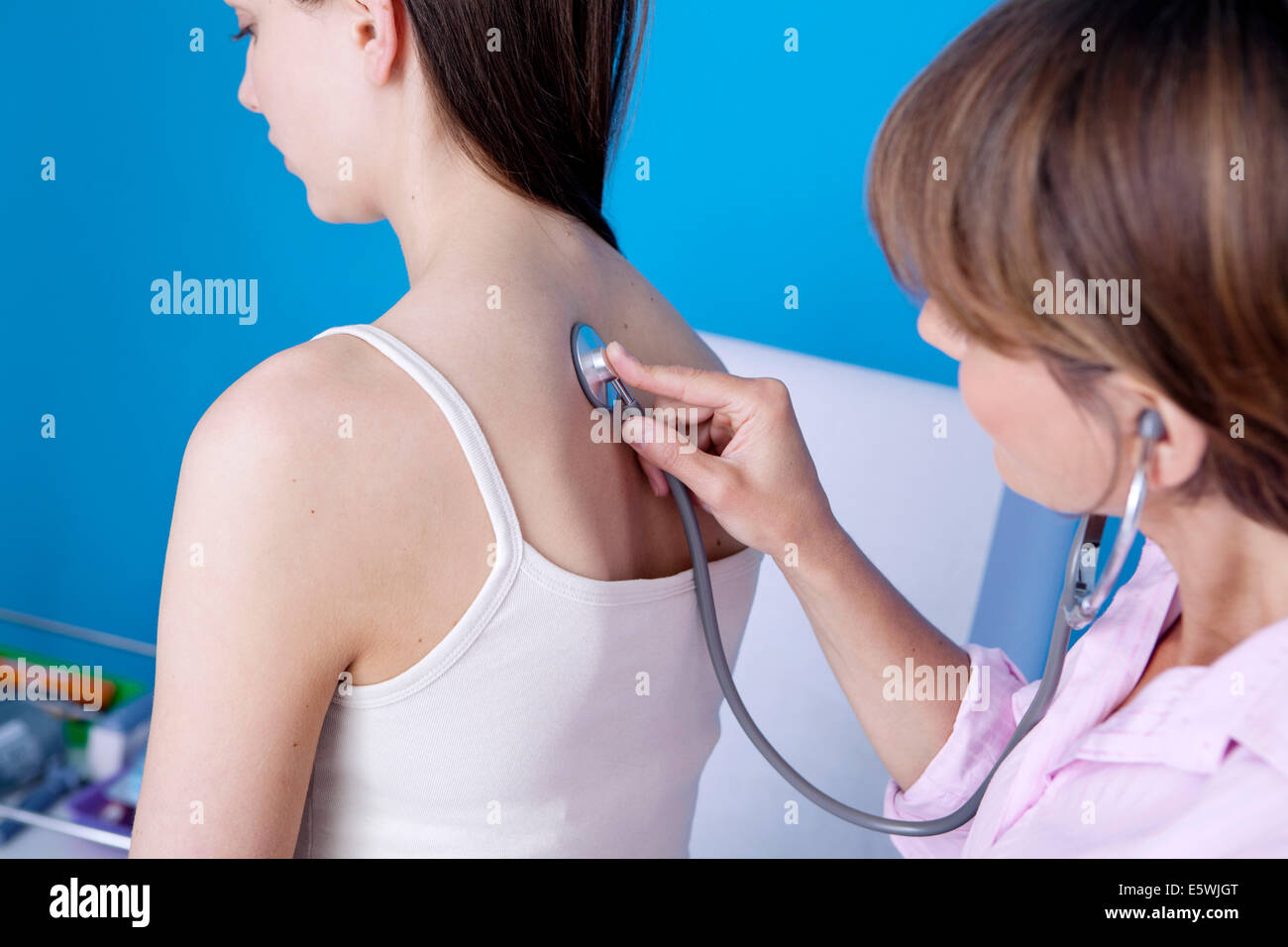 Female doctor auscultation stethoscope hi-res stock photography and ...
