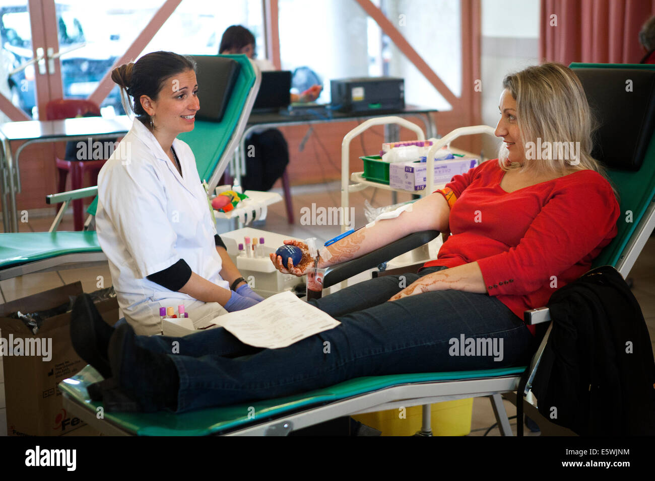 Donating blood hi-res stock photography and images - Alamy
