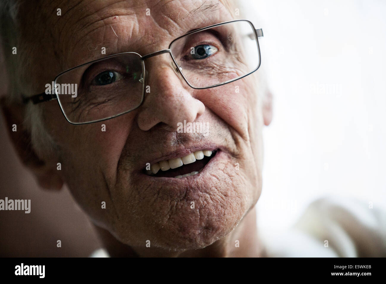 Ageing person hi-res stock photography and images - Alamy