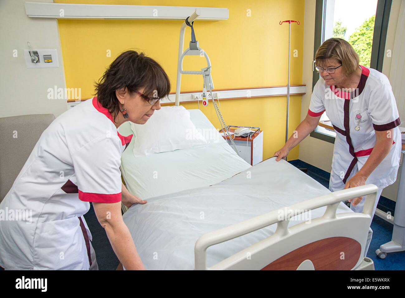 Nurses medical personnel healthcare hi-res stock photography and images ...