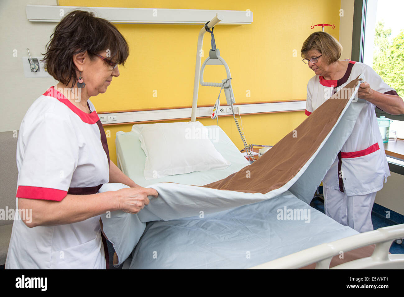 Nurses medical personnel healthcare hi-res stock photography and images ...