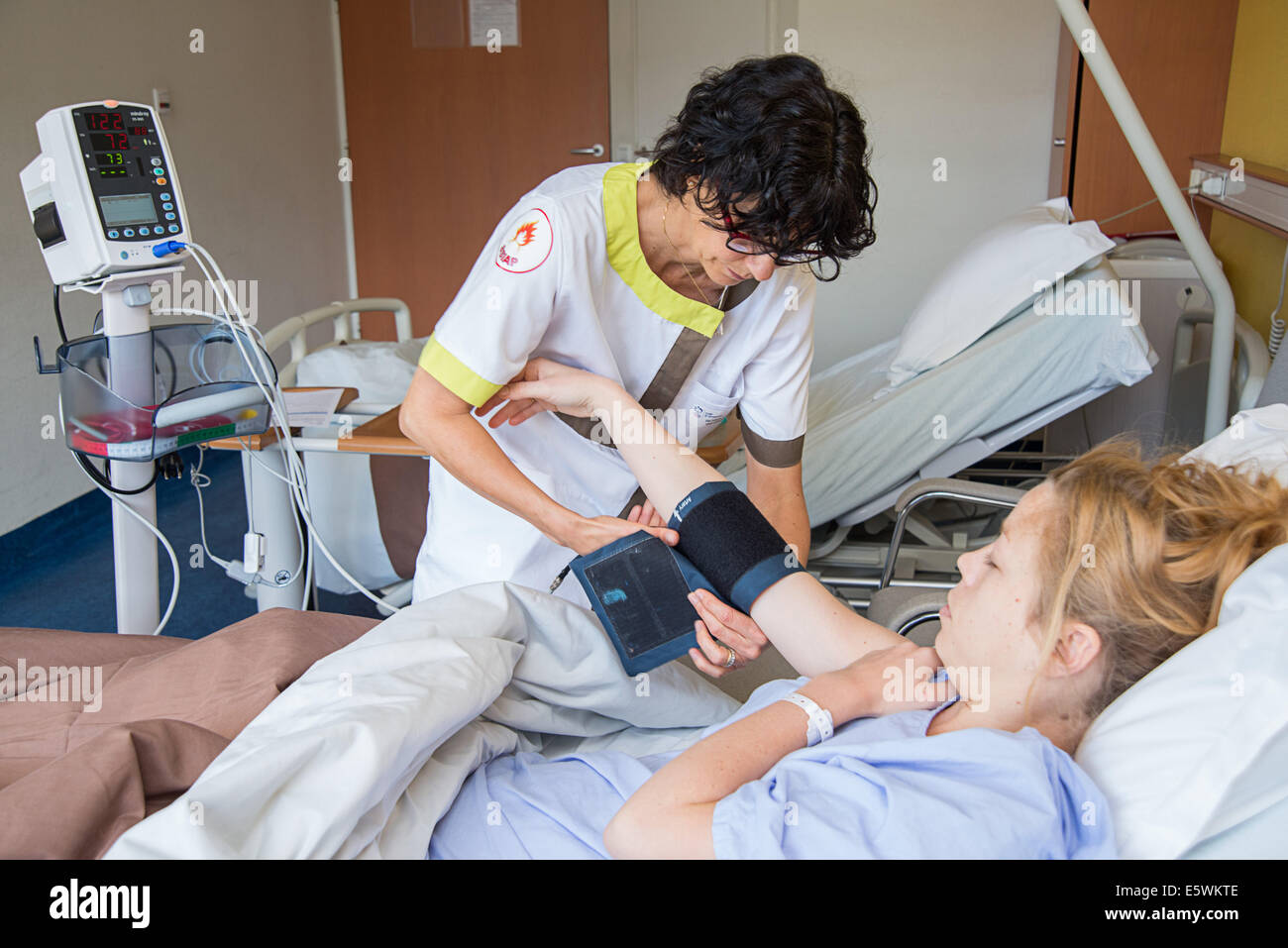 Nurse taking blood pressure hi-res stock photography and images - Alamy