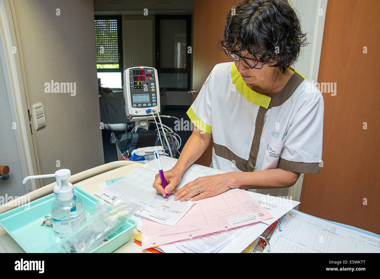 Nurse file medical records hi-res stock photography and images - Alamy