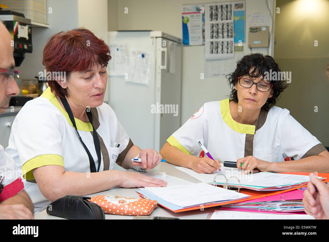 Medical staff meeting nurses hi-res stock photography and images - Alamy