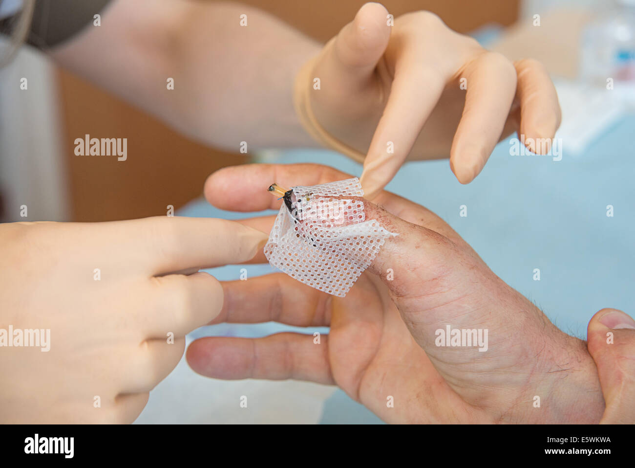 Trauma wound dressing hi-res stock photography and images - Alamy