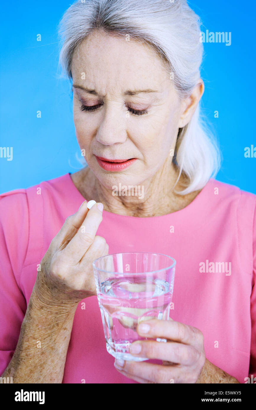 Elderly person taking medication Stock Photo - Alamy