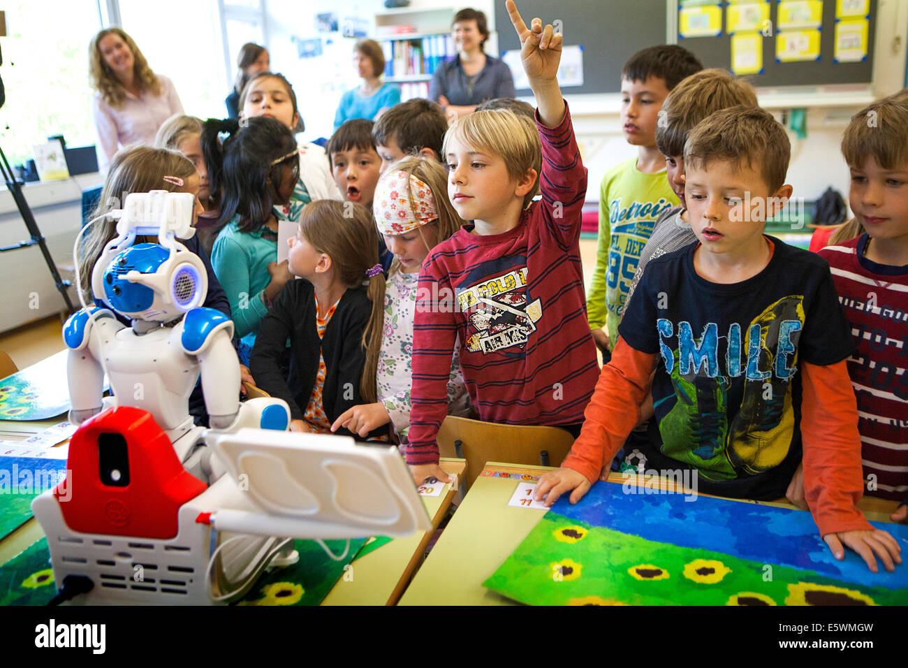 Robot teacher hi-res stock photography and images - Alamy